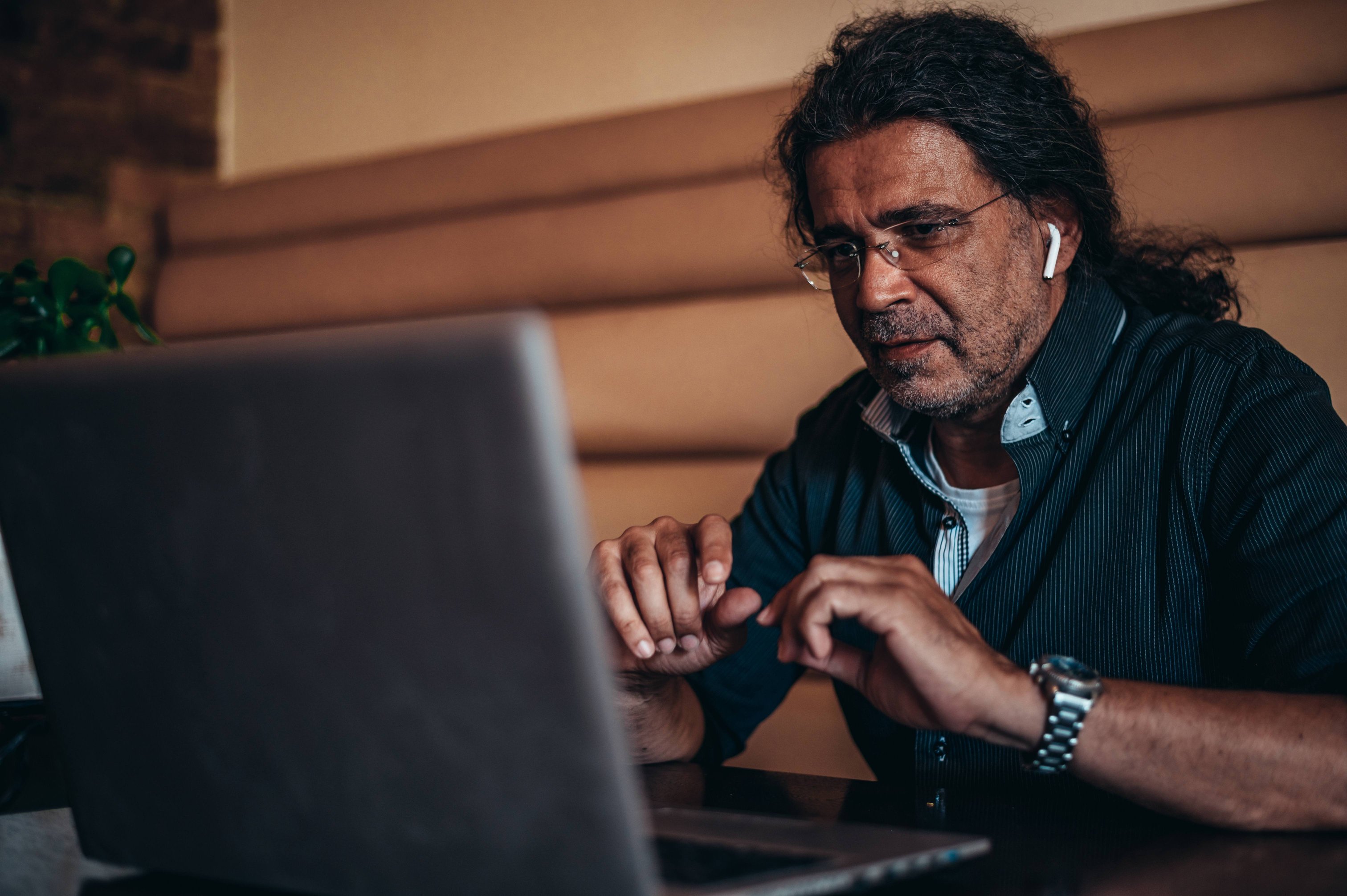 Top 5 High-Paying Industries for Freelance Linguists in 2025